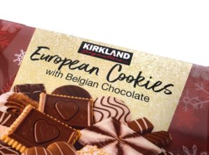コストコで『カークランド クッキーアソート(ベルギーチョコレート)』がクリスマス缶で超おいしい！ | 買てみた