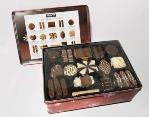 コストコで『カークランド クッキーアソート(ベルギーチョコレート)』がクリスマス缶で超おいしい！ | 買てみた