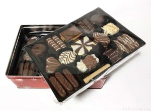 コストコで『カークランド クッキーアソート(ベルギーチョコレート)』がクリスマス缶で超おいしい！ | 買てみた