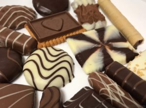 コストコで『カークランド クッキーアソート(ベルギーチョコレート)』がクリスマス缶で超おいしい！ | 買てみた