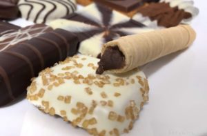 コストコで『カークランド クッキーアソート(ベルギーチョコレート)』がクリスマス缶で超おいしい！ | 買てみた