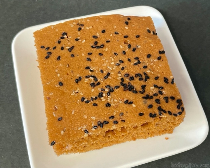 ヤマザキの『ふっくら蒸しぱん黒(沖縄県産黒糖使用)』がゴマと黒糖で超おいしい！ | 買てみた