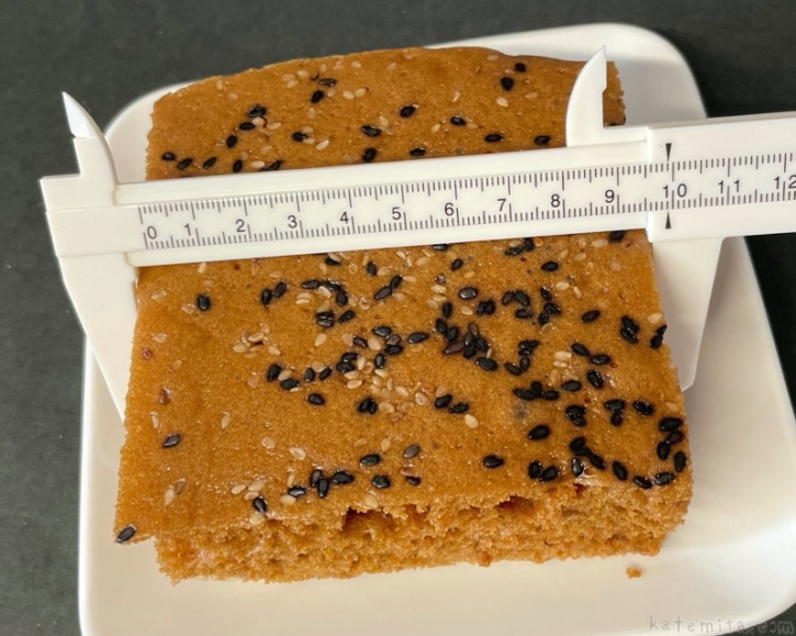 ヤマザキの『ふっくら蒸しぱん黒(沖縄県産黒糖使用)』がゴマと黒糖で超おいしい！ | 買てみた