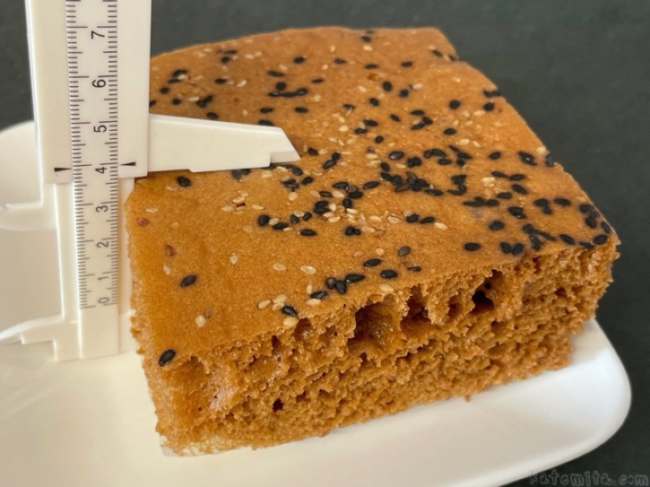 ヤマザキの『ふっくら蒸しぱん黒(沖縄県産黒糖使用)』がゴマと黒糖で超おいしい！ | 買てみた