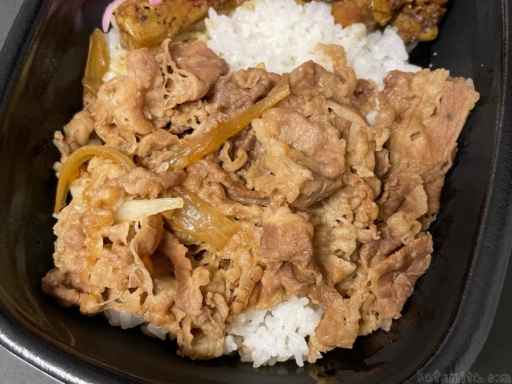 すき家の『シチューソース炭火チキン牛丼』がカレー味のチキンにシチューと牛丼でガッツリ美味しい！ | 買てみた