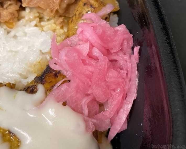 すき家の『シチューソース炭火チキン牛丼』がカレー味のチキンにシチューと牛丼でガッツリ美味しい！ | 買てみた