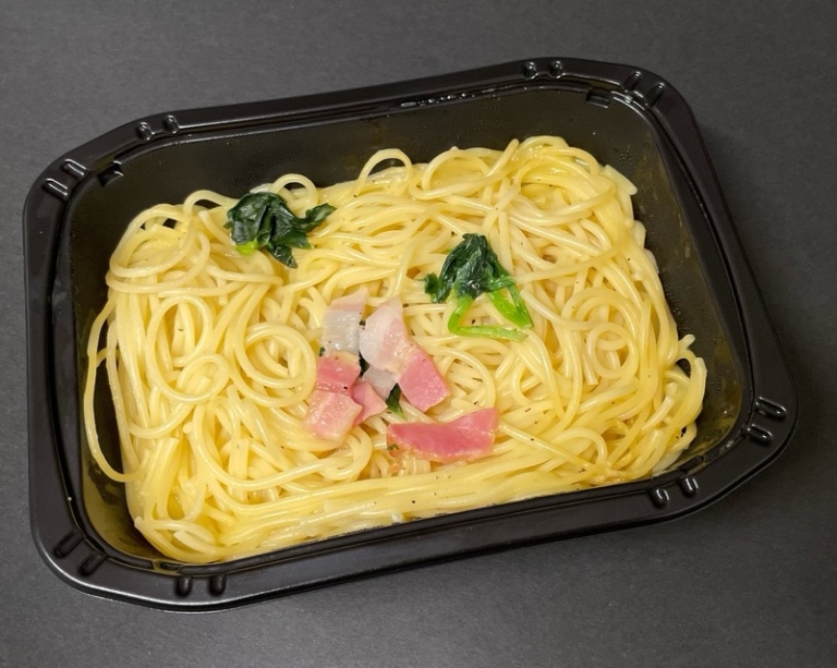 ニップンの『オーマイ Big カルボナーラ』が冷凍パスタでベーコンとほうれん草入りで美味しい！ | 買てみた