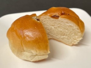 イオンの『ベーカーズアンドベーカリー 毎日の食卓レーズンロール』がふわっと美味しい！ | 買てみた