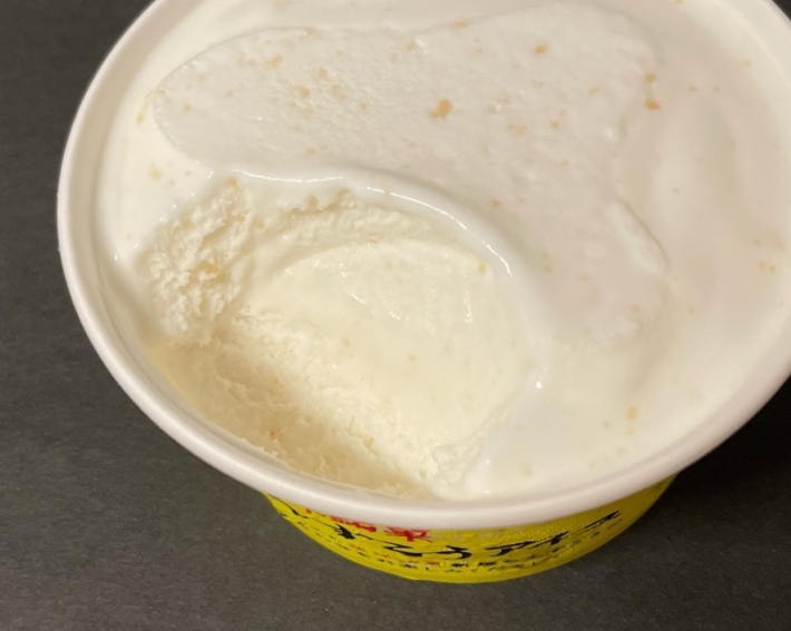 okimeiの『新垣ちんすこうアイス』が塩バニラアイスにちんすこう入りで美味しい！ | 買てみた