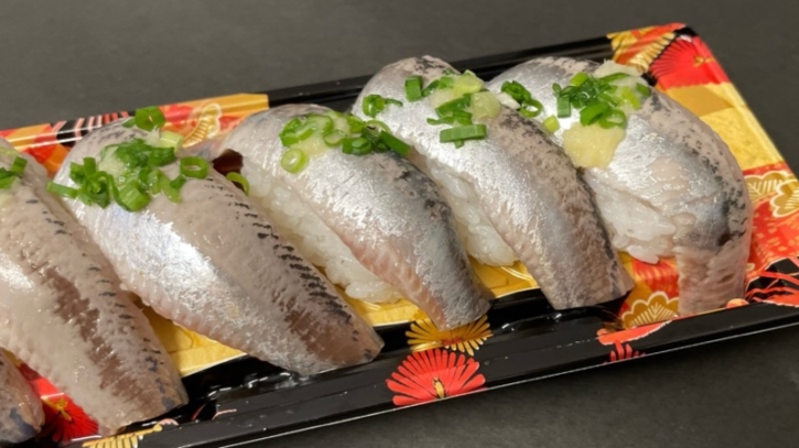 ロピアの『いわし握り寿司』が大きなネタのパック寿司で美味しい！ | 買てみた