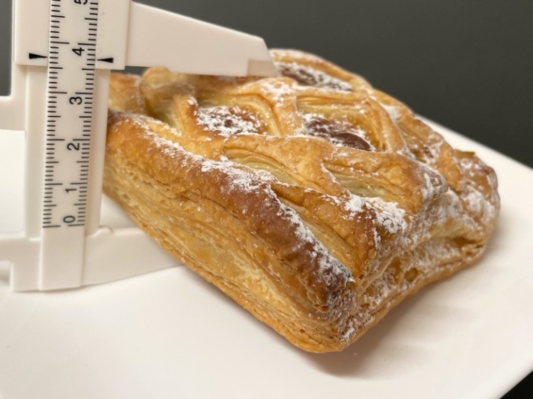 イオンビッグの『バナナくるみケーキパイ』がサクッと美味しい！ | 買てみた