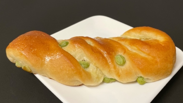 イオンビッグの『枝豆チーズ』のパンが生地に枝豆が入って美味しい！ | 買てみた