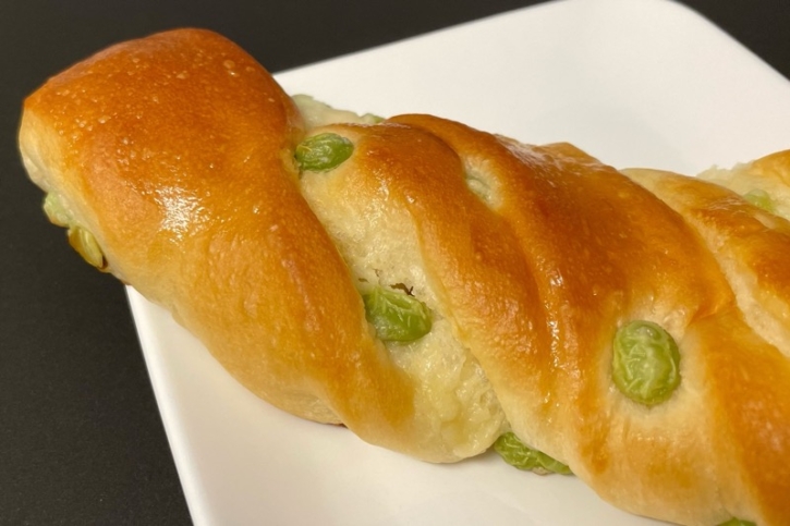 イオンビッグの『枝豆チーズ』のパンが生地に枝豆が入って美味しい！ | 買てみた