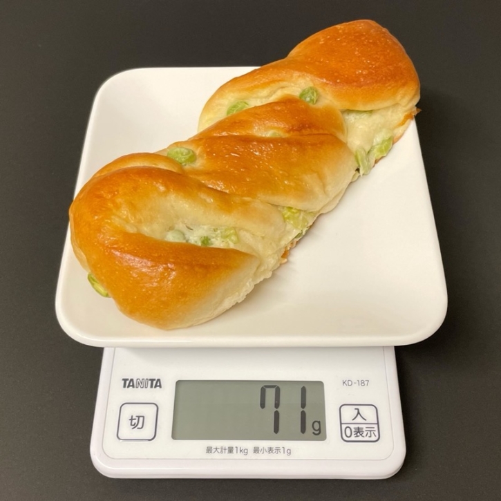 イオンビッグの『枝豆チーズ』のパンが生地に枝豆が入って美味しい！ | 買てみた