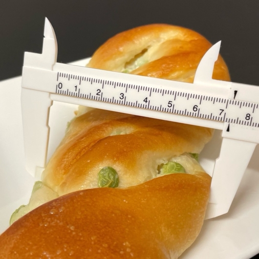 イオンビッグの『枝豆チーズ』のパンが生地に枝豆が入って美味しい！ | 買てみた