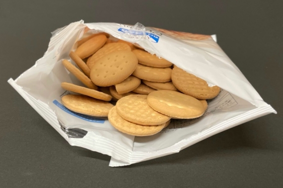 コスモスの『ON365 ハードビスケット』がサクサクやさしい甘さで美味しい！ | 買てみた