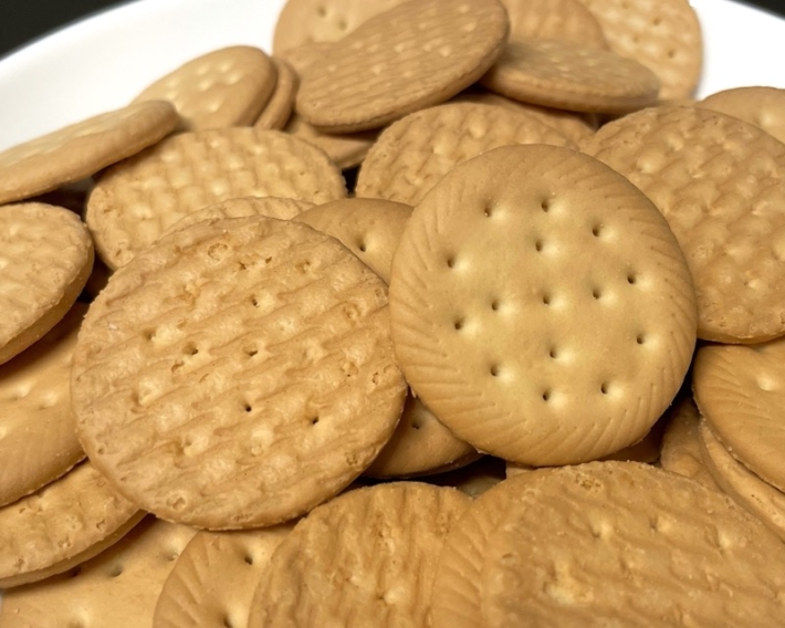 コスモスの『ON365 ハードビスケット』がサクサクやさしい甘さで美味しい！ | 買てみた