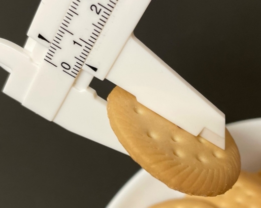 コスモスの『ON365 ハードビスケット』がサクサクやさしい甘さで美味しい！ | 買てみた