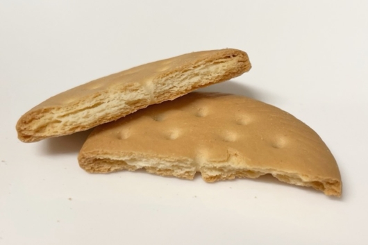 コスモスの『ON365 ハードビスケット』がサクサクやさしい甘さで美味しい！ | 買てみた