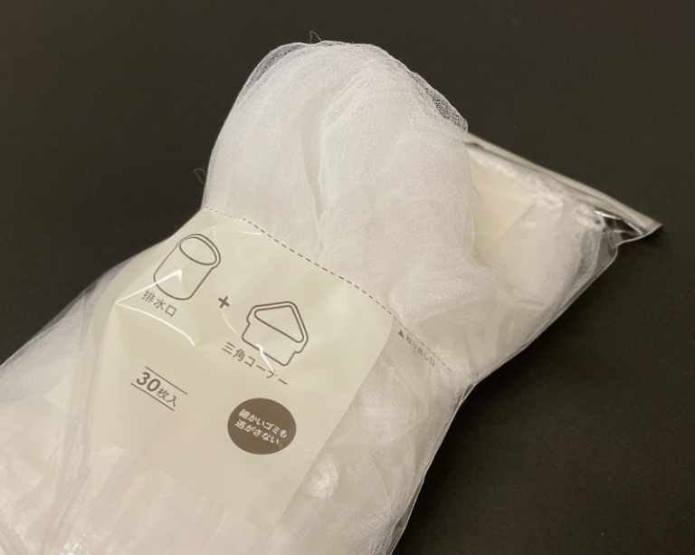 コスモスの『StandarDay ストッキング水切りネット[排水口・三角コーナー兼用]30枚入』が白い縦長のネット！ | 買てみた