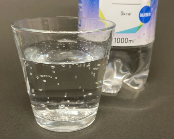 コスモスの『ON365 おいしい純水仕立ての炭酸水 1000ml』が強炭酸水でシュワッと美味しい！ | 買てみた