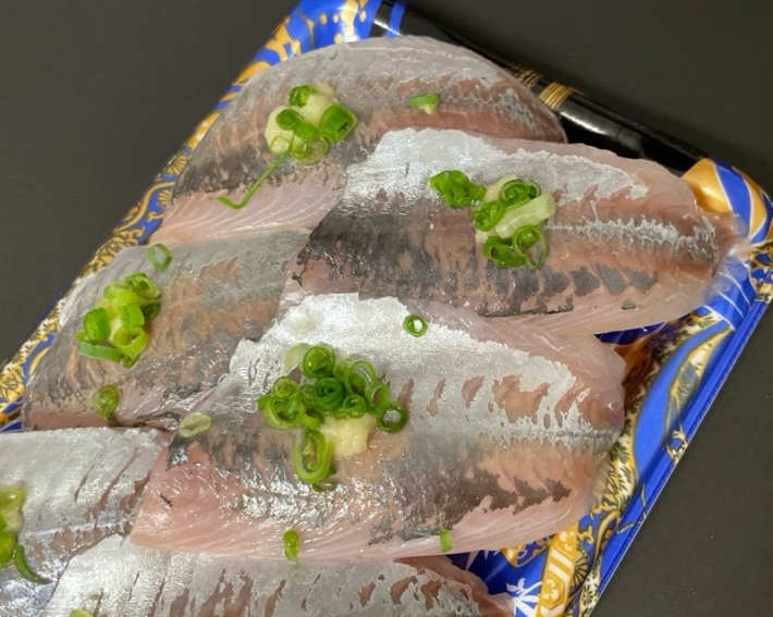 ロピアの『真あじ握り寿司』がパック寿司で8貫全て真あじで美味しい！ | 買てみた