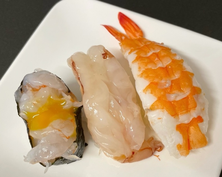 ロピアの『魚萬 海老尽くし握り(9貫)』が3種類の海老のお寿司で美味しい！ | 買てみた