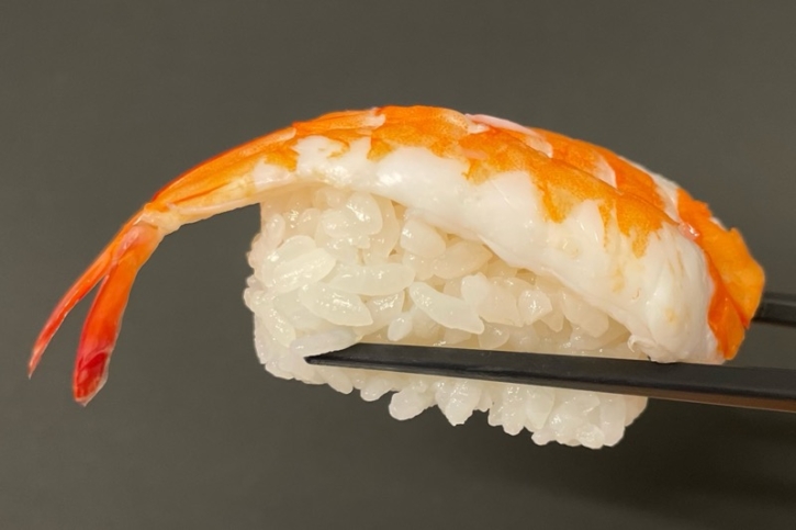ロピアの『魚萬 海老尽くし握り(9貫)』が3種類の海老のお寿司で美味しい！ | 買てみた