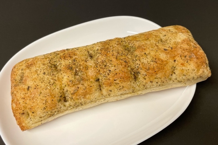 コストコの『フォカッチャファインハーブ』が肉や魚に合うハーブの香りで美味しい！ | 買てみた