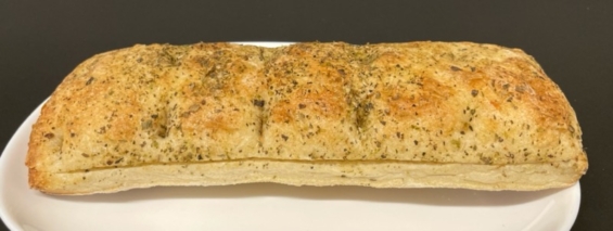 コストコの『フォカッチャファインハーブ』が肉や魚に合うハーブの香りで美味しい！ | 買てみた