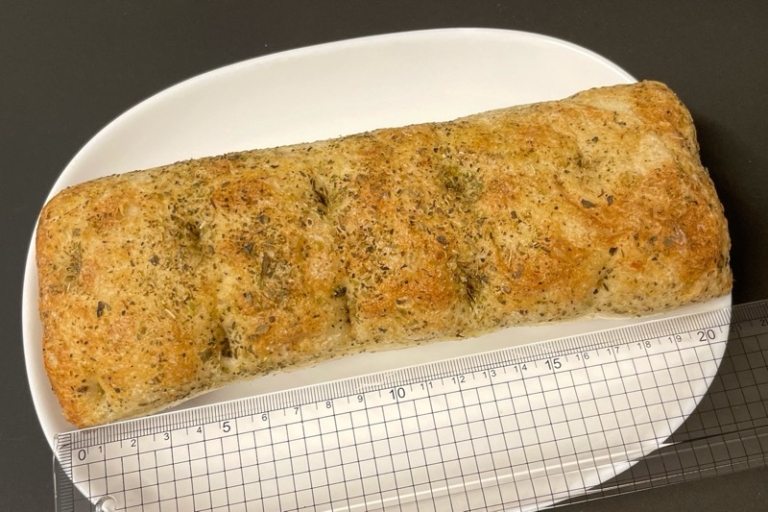 コストコの『フォカッチャファインハーブ』が肉や魚に合うハーブの香りで美味しい！ | 買てみた