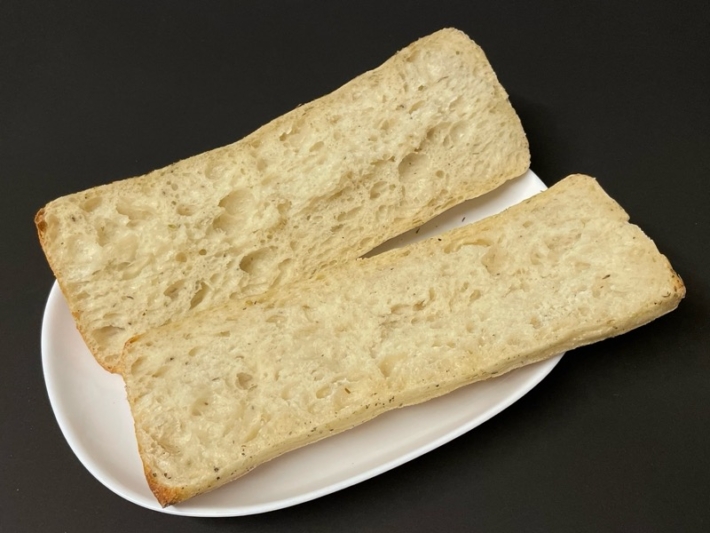 コストコの『フォカッチャファインハーブ』が肉や魚に合うハーブの香りで美味しい！ | 買てみた