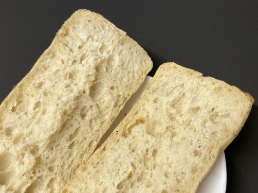 コストコの『フォカッチャファインハーブ』が肉や魚に合うハーブの香りで美味しい！ | 買てみた