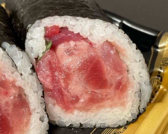 ロピアの『5種の ねぎとろ巻き』がマグロの美味しさが詰まって美味しい！ | 買てみた