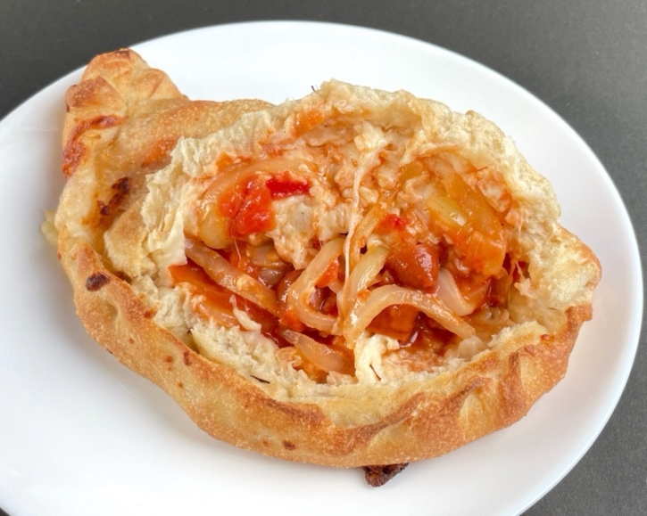 コストコの『カルツォーネ』がフードコートの商品でソーセージたっぷりで美味しい！ | 買てみた