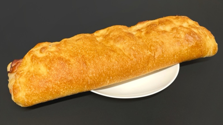 コストコの『ベーコンバトン』がふわふわ生地にベーコンとブラックペッパーで大きくて美味しい！ | 買てみた